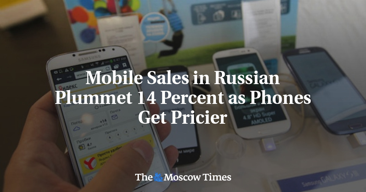 Mobile Sales in Russian Plummet 14 Percent as Phones Get Pricier