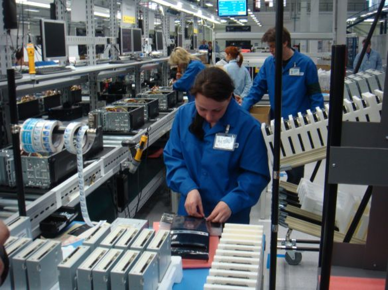 Hewlett-Packard Launches Computer Assembly Line