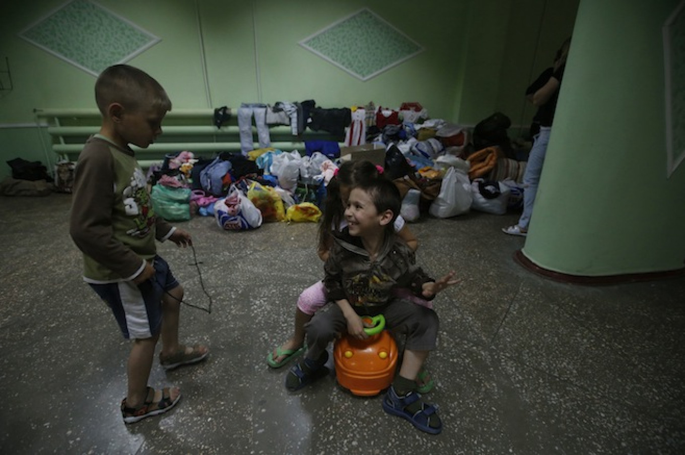 Russia Received Thousands of Ukrainian Refugees in One Day, Astakhov Says