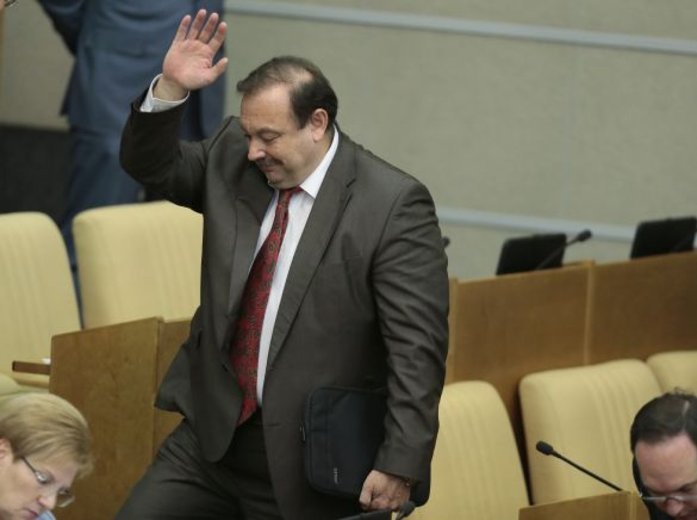 Duma Kicks Out Kremlin Critic