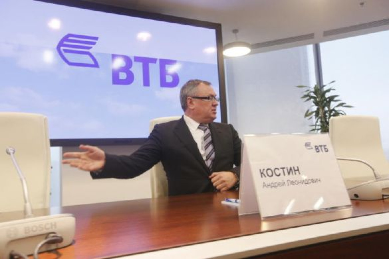 VTB to Cut Costs and Staff