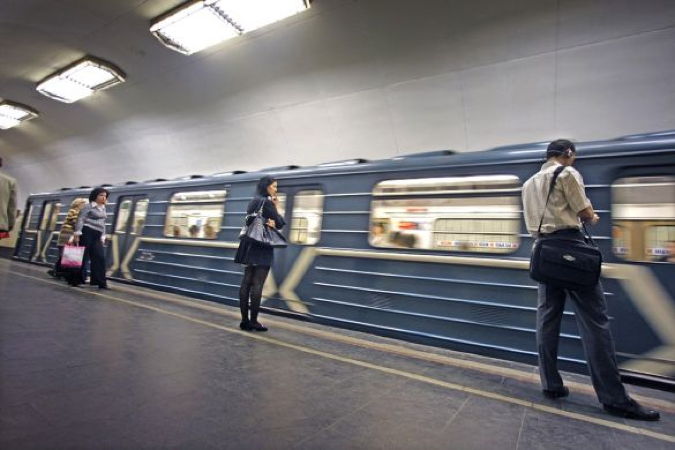 City Hall Announces Trial Tender for Metro Cars