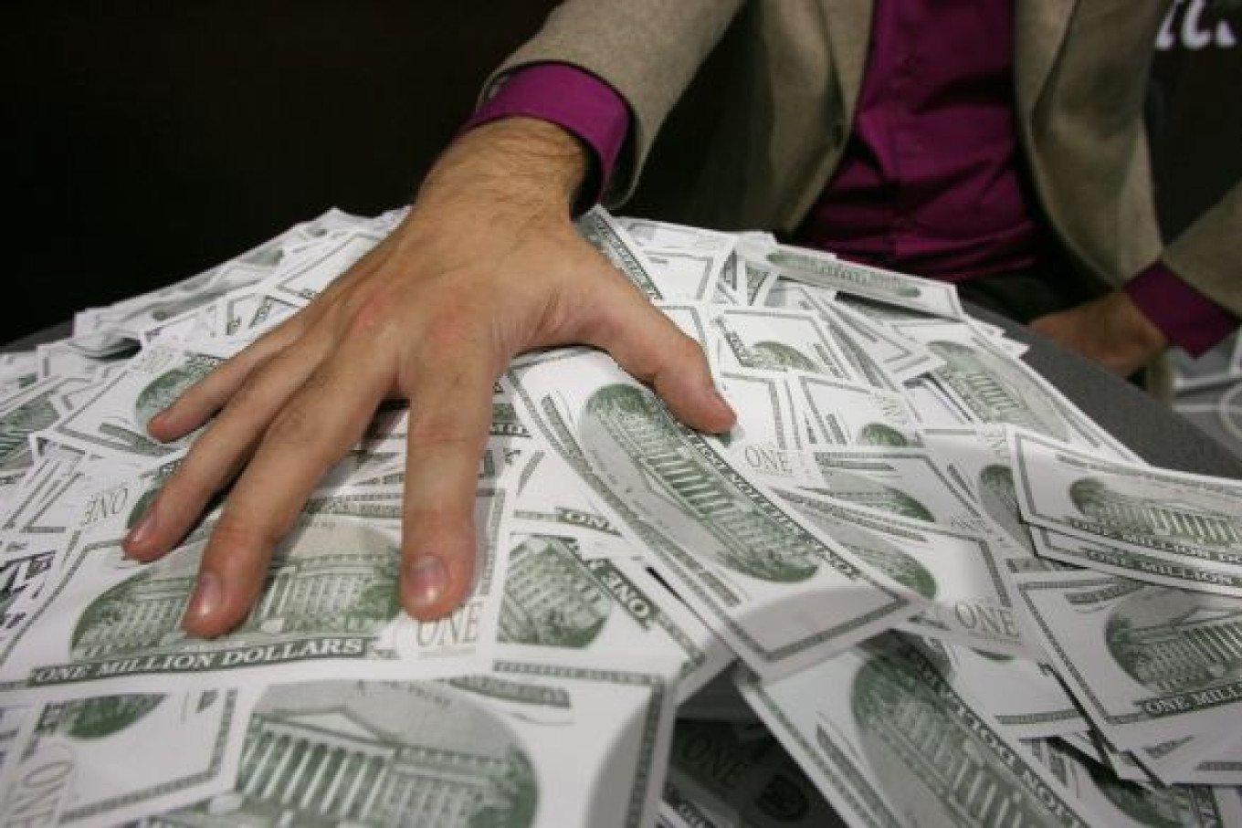 Medvedev Says Fraud in State Tenders Costs $33Bln Yearly