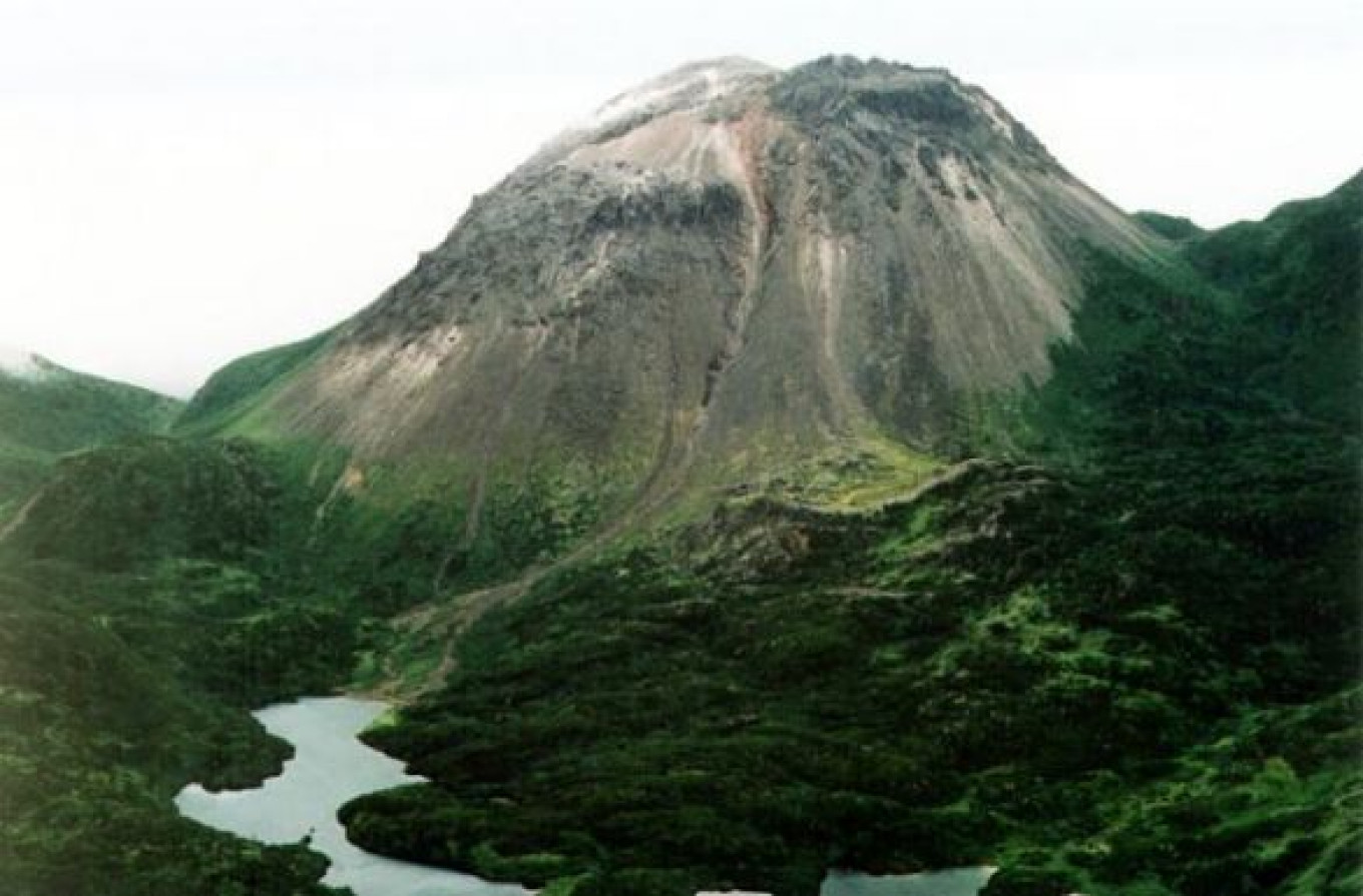 Volcano Erupts, Spewing Gas Over Kuril Islands