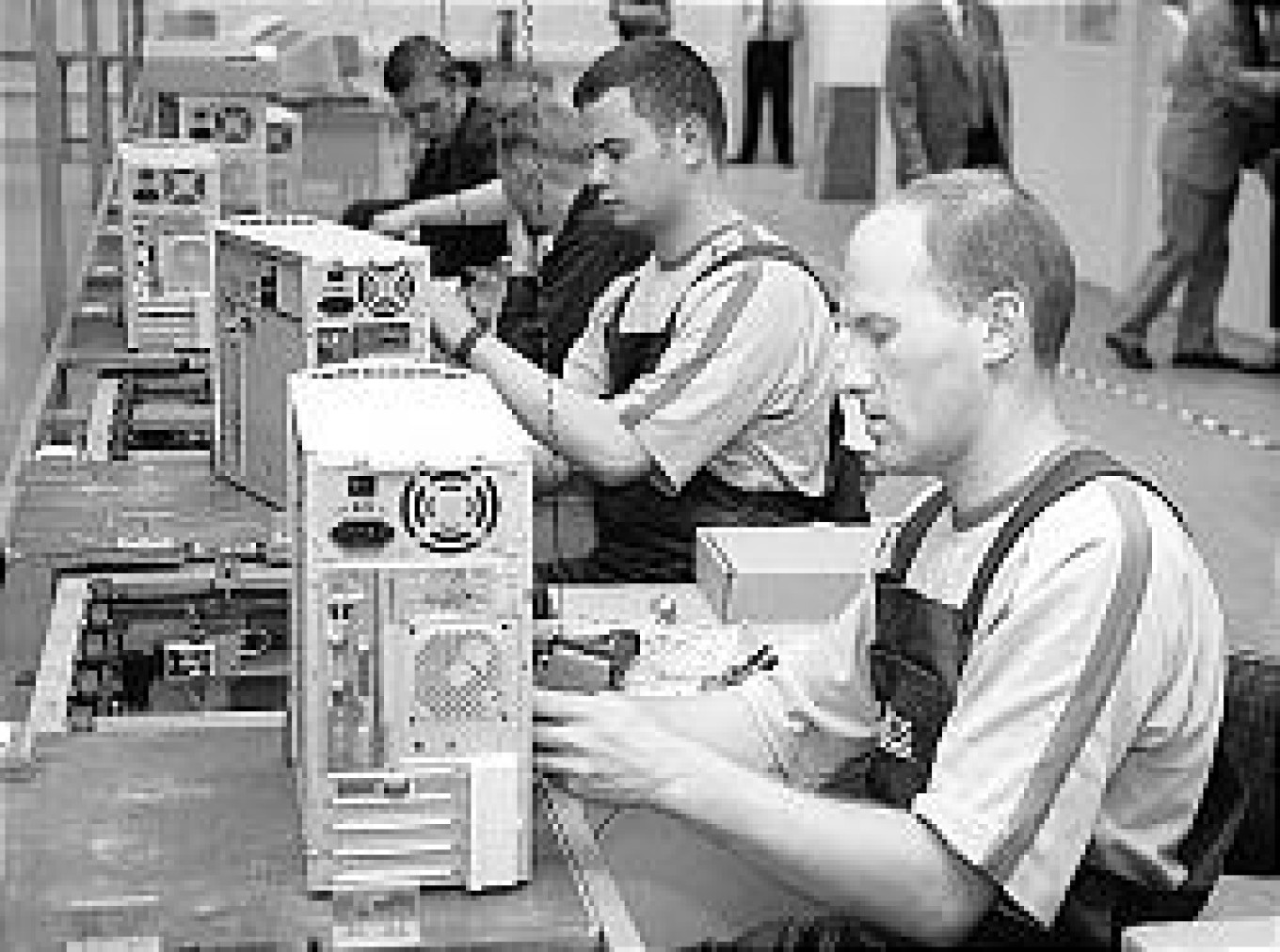 Computer Makers Turn 'Chinese'