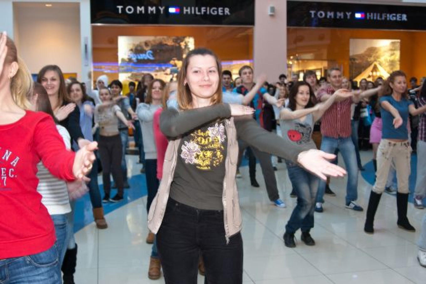 Dance Flash Mob Surprises Unsuspecting Shoppers