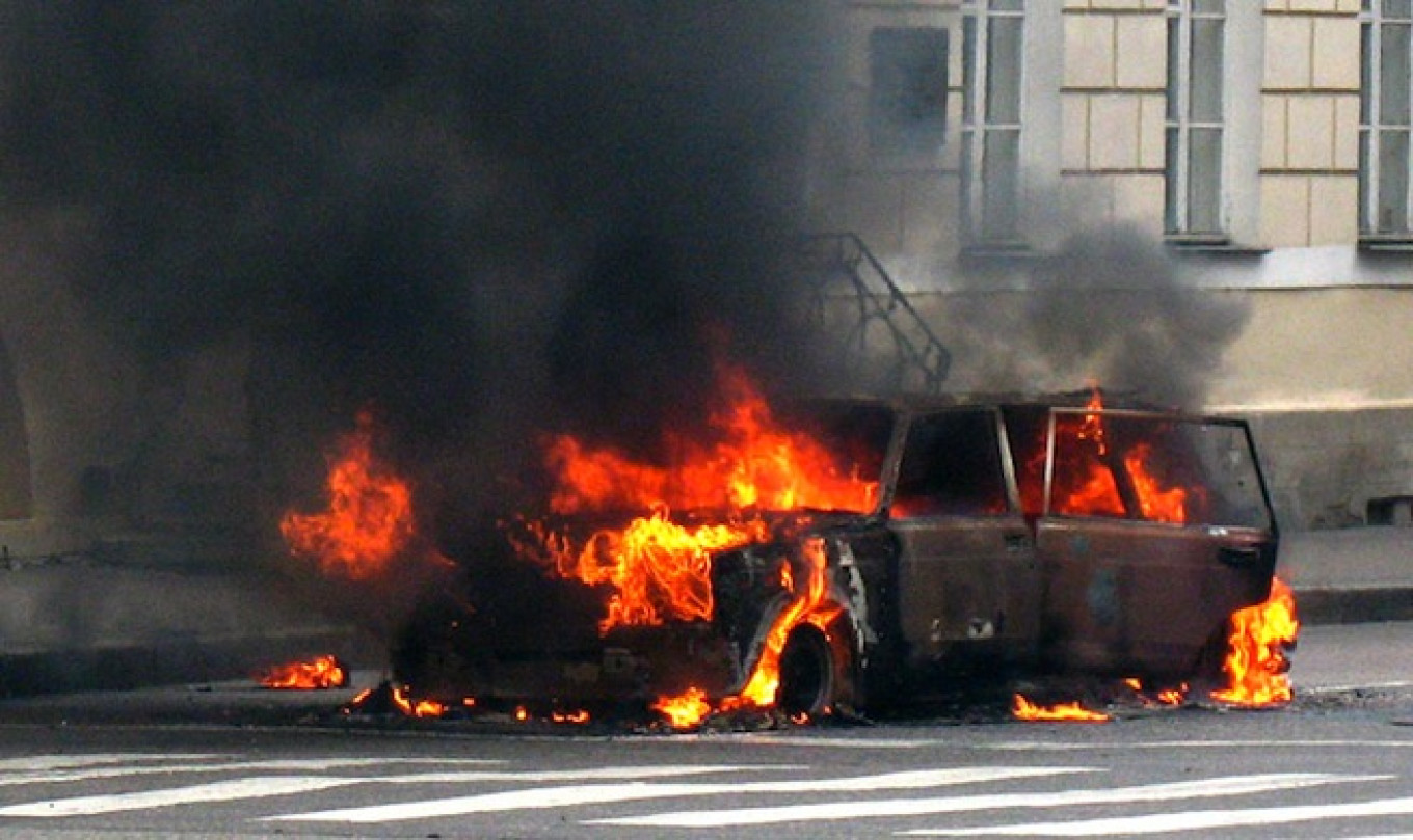 Suspected Car Bomb Explodes in Simferopol