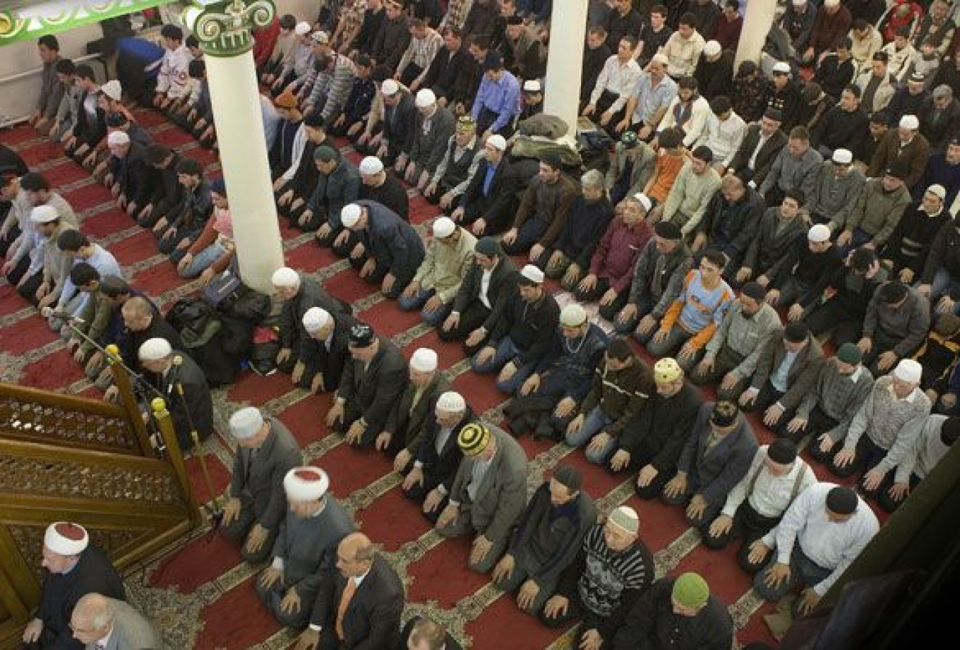 Proposed Moscow Mosque Stirs Protests