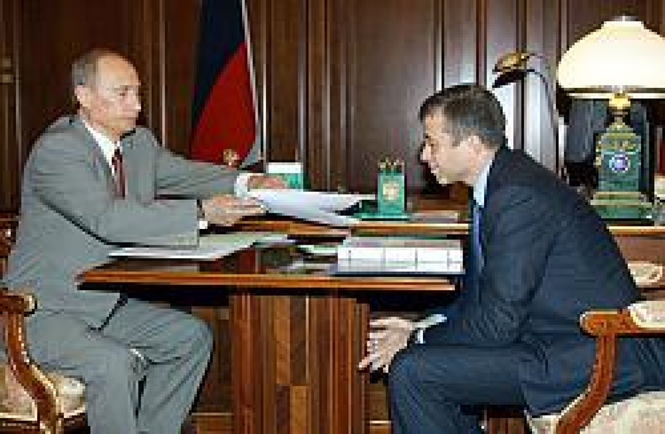 Putin Meets Abramovich in Kremlin