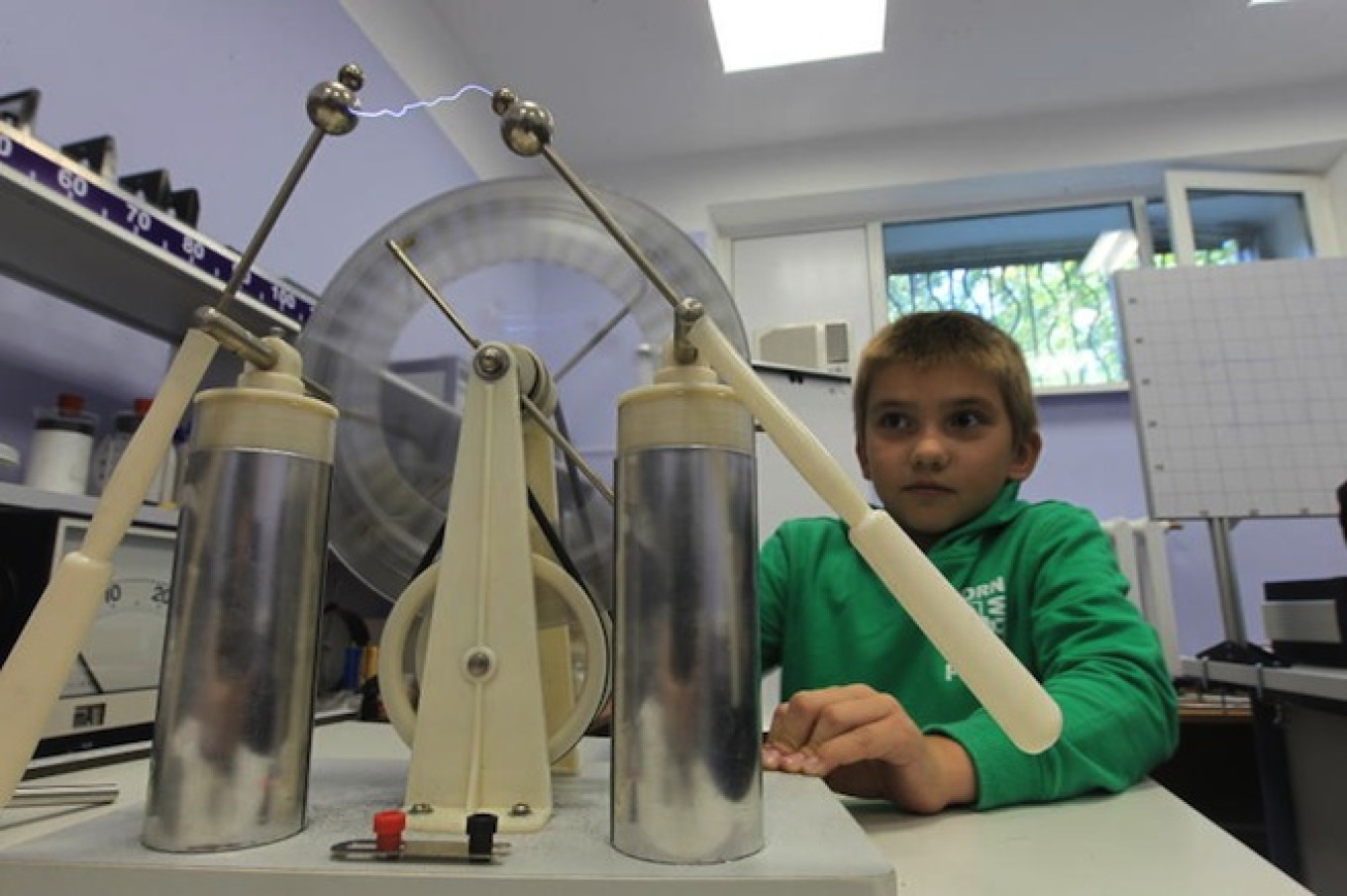 Putin Urges Development of Russian Science to Fend Off Sanctions