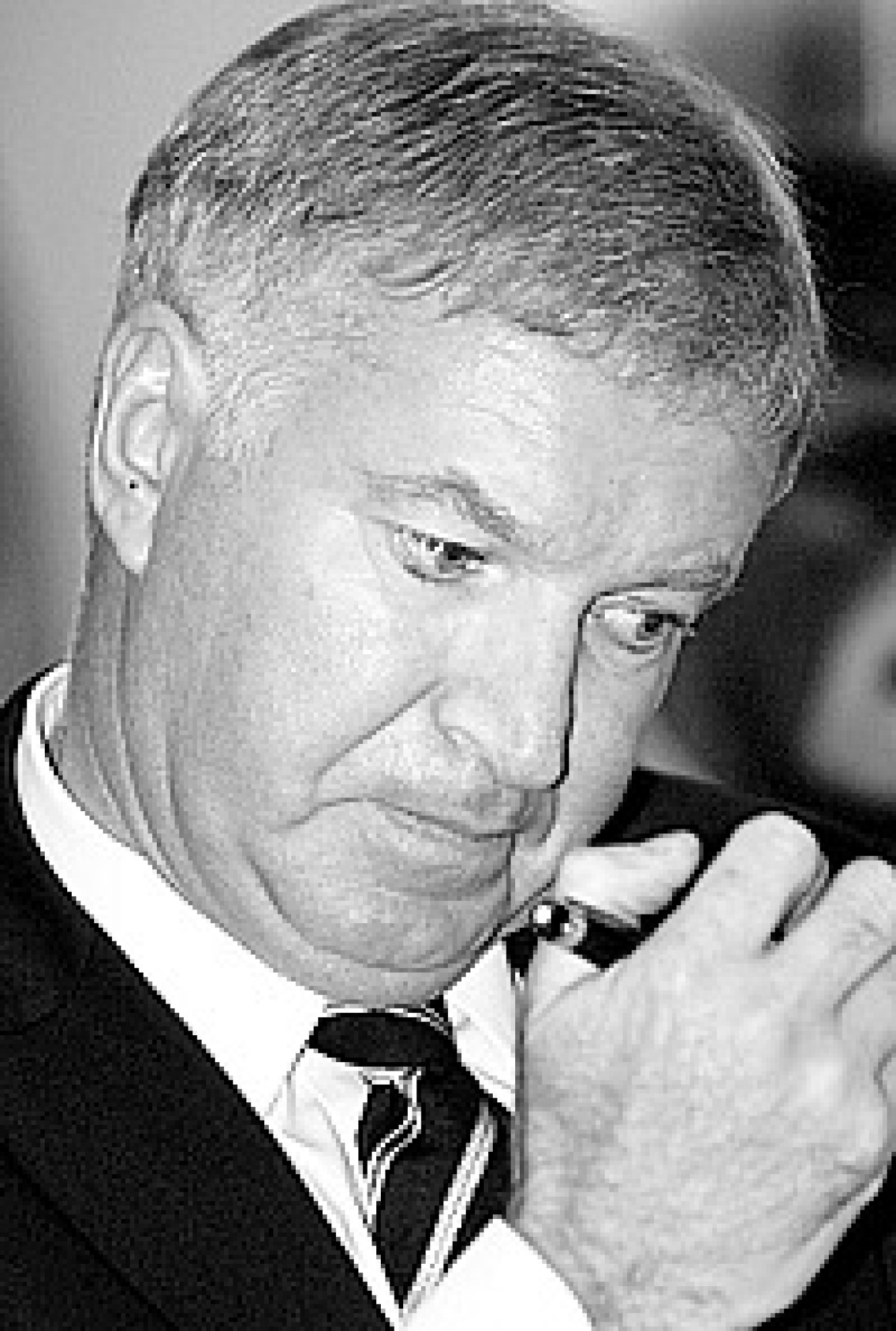 Sakhalin Energy's Greer Steps Down