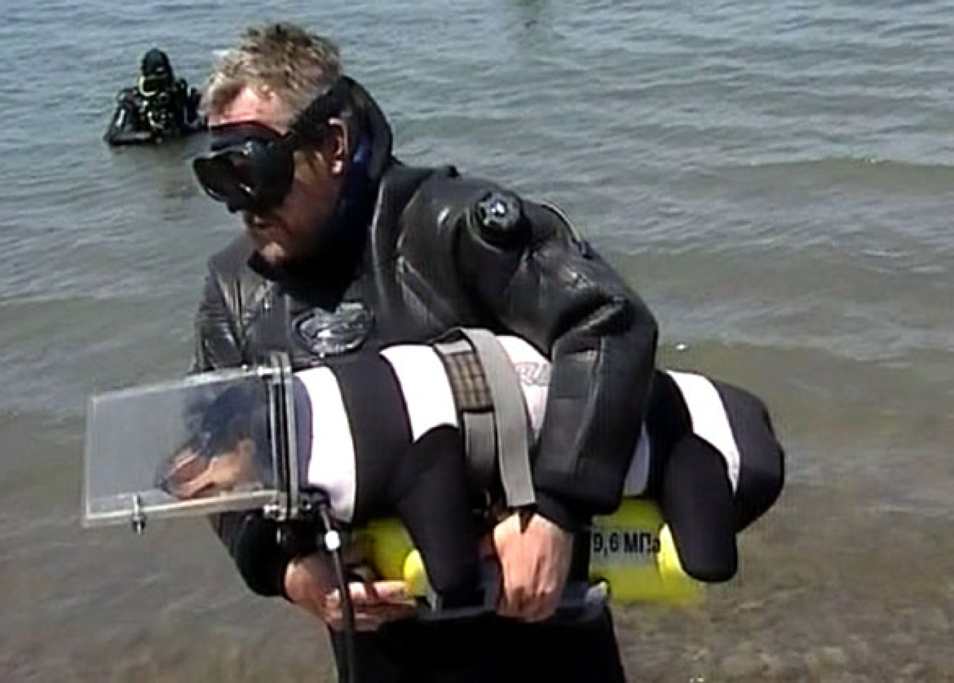 Vladivostok Dachshund Learns to Scuba Dive