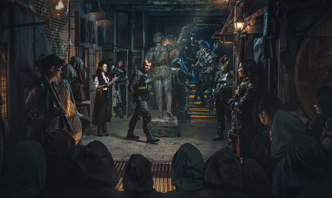 How to Celebrate the Holidays in a Post-Apocalyptic Moscow ?€” Virtually