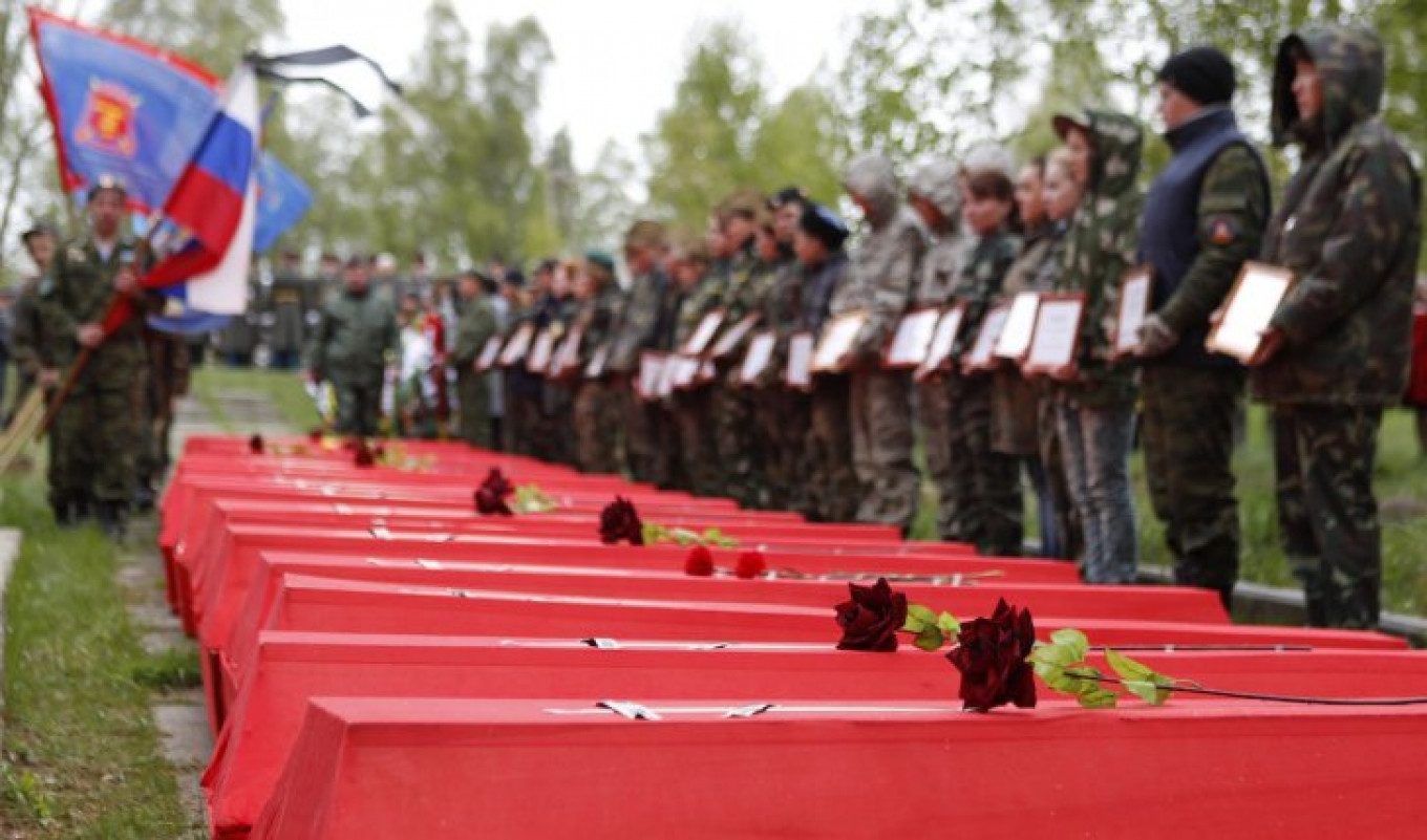 Young Russians Keep World War Memories Alive