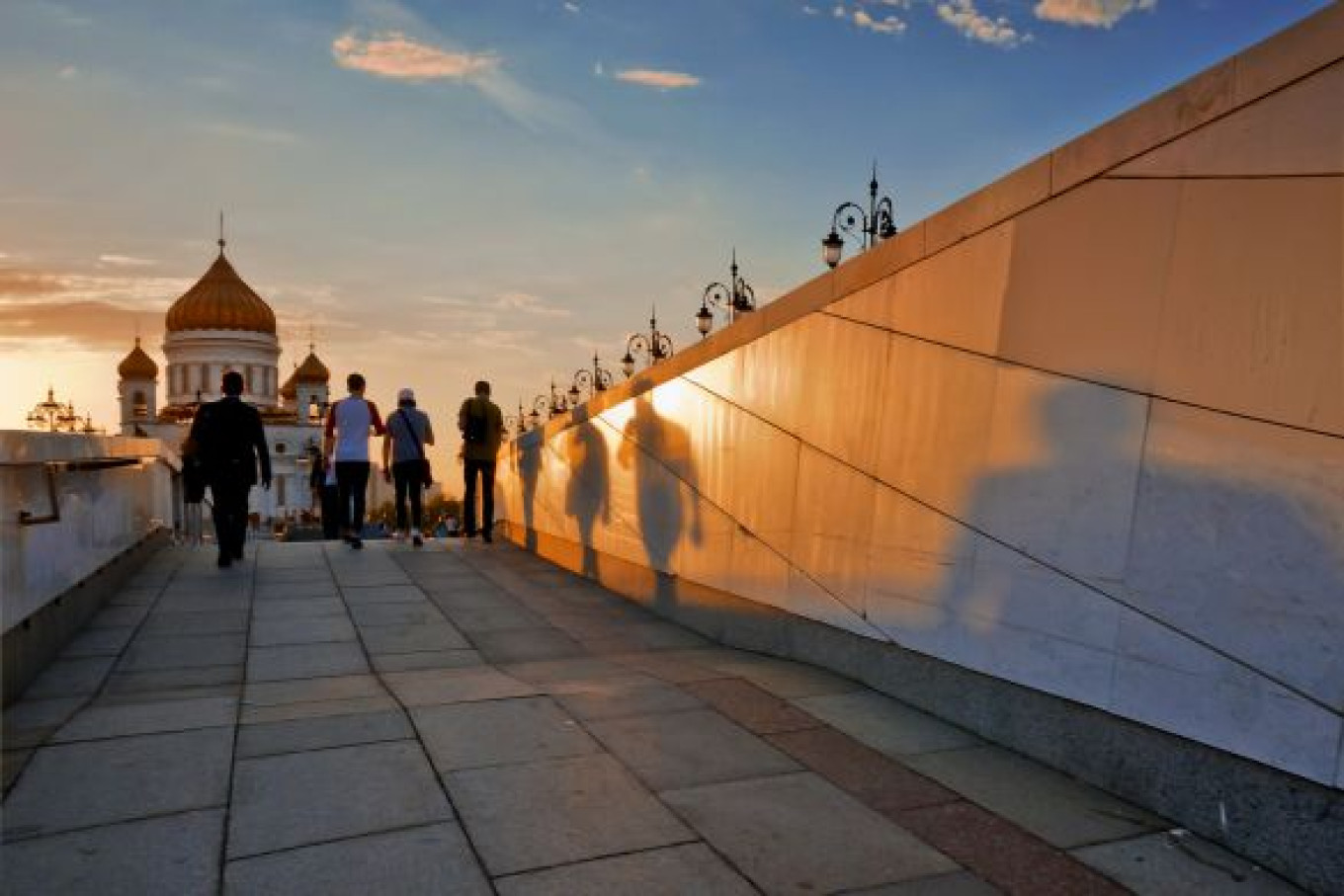Thunderstorms May Stop Moscow's Record Heat Wave