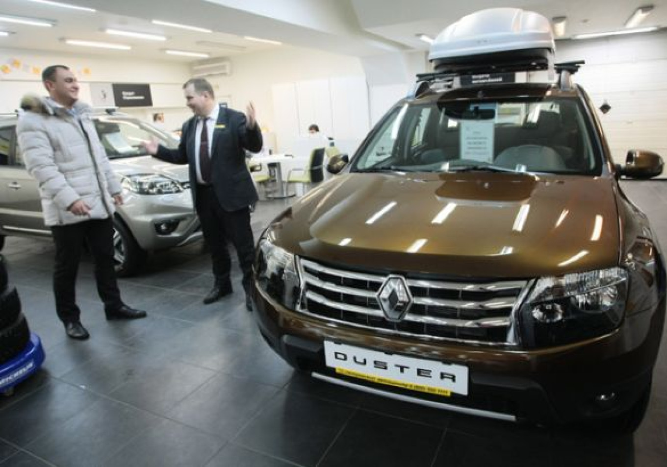 Winners and Losers in Russia's Shrinking Car Market (Video)