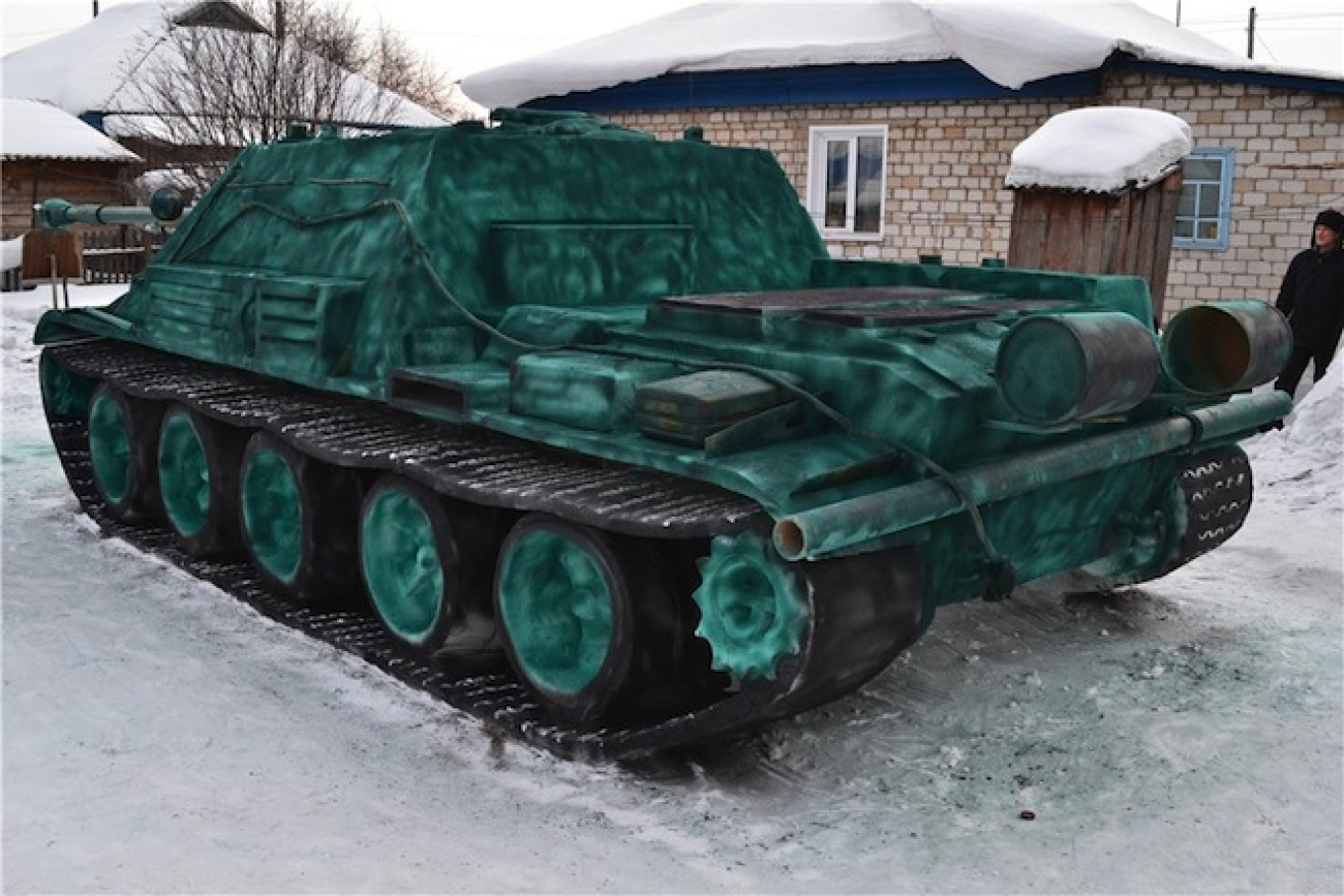 Student in Russia Builds 20-Ton Soviet Tank Out of Snow