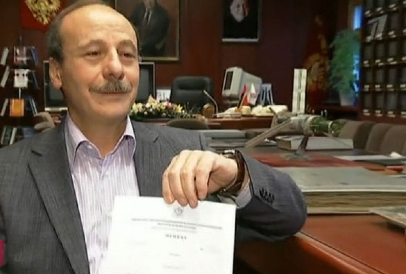 A Day After Getting Job Back, Top Eye Doctor Fired Again