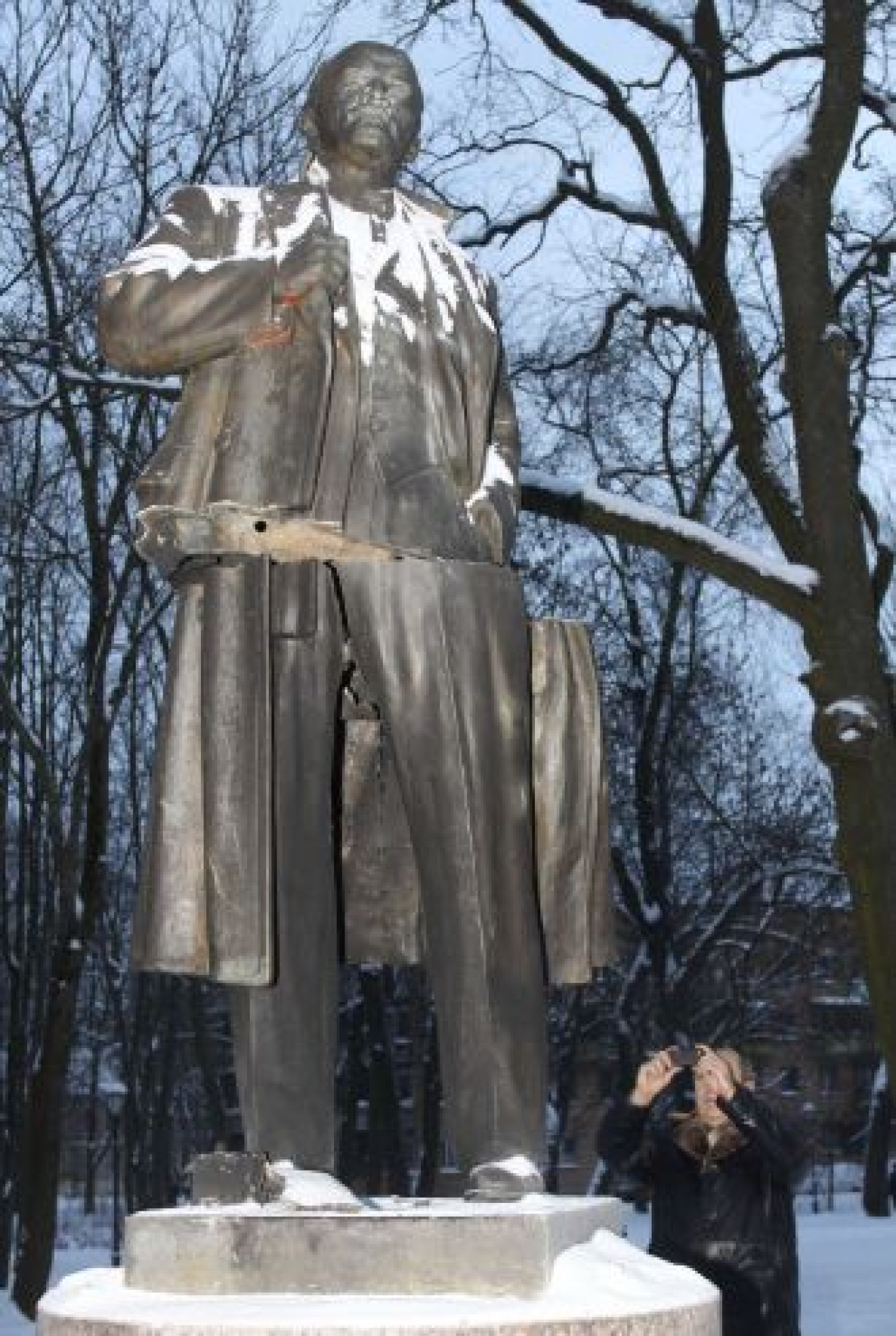 Small Bomb Explosion Damages Lenin Statue