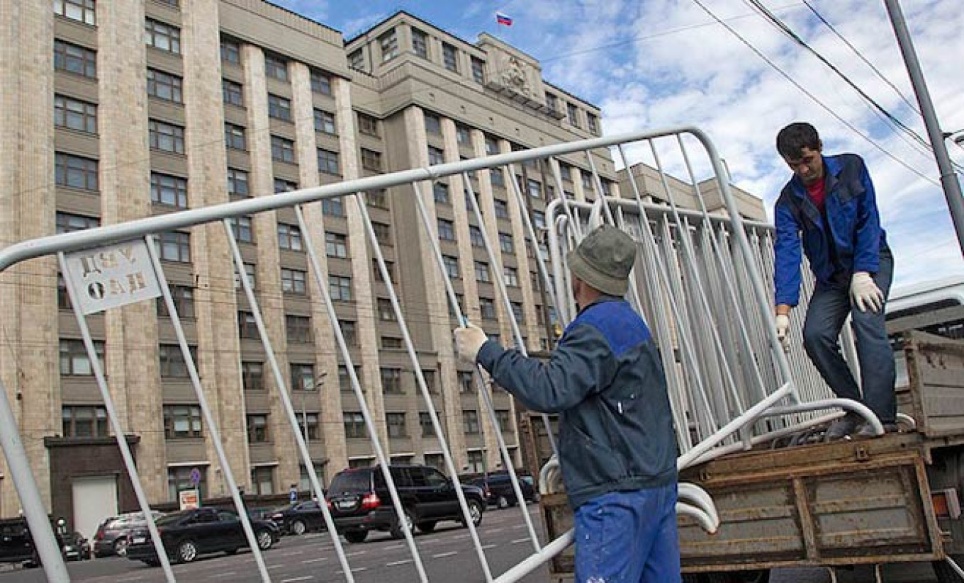 Duma to Mull Ban on Foreign Telecom Equipment