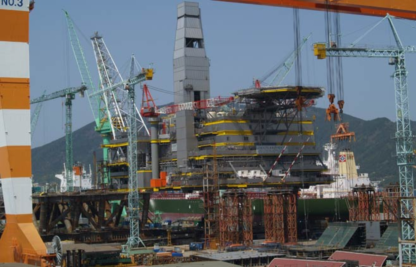 Shell to Hold Off on New Russian Investments