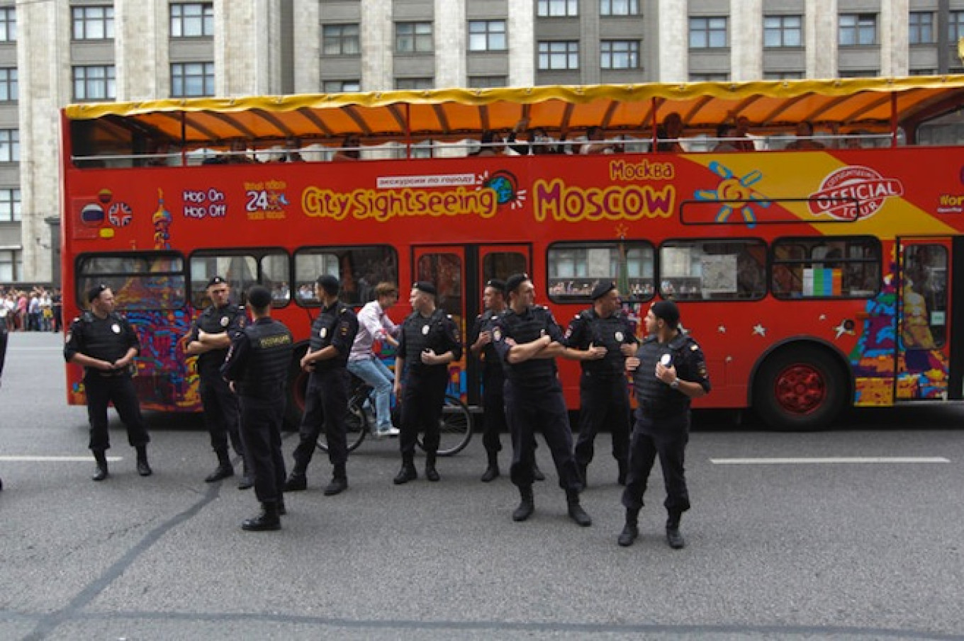 'Tourist Police' Hit the Streets of Moscow to Patrol for the Holidays