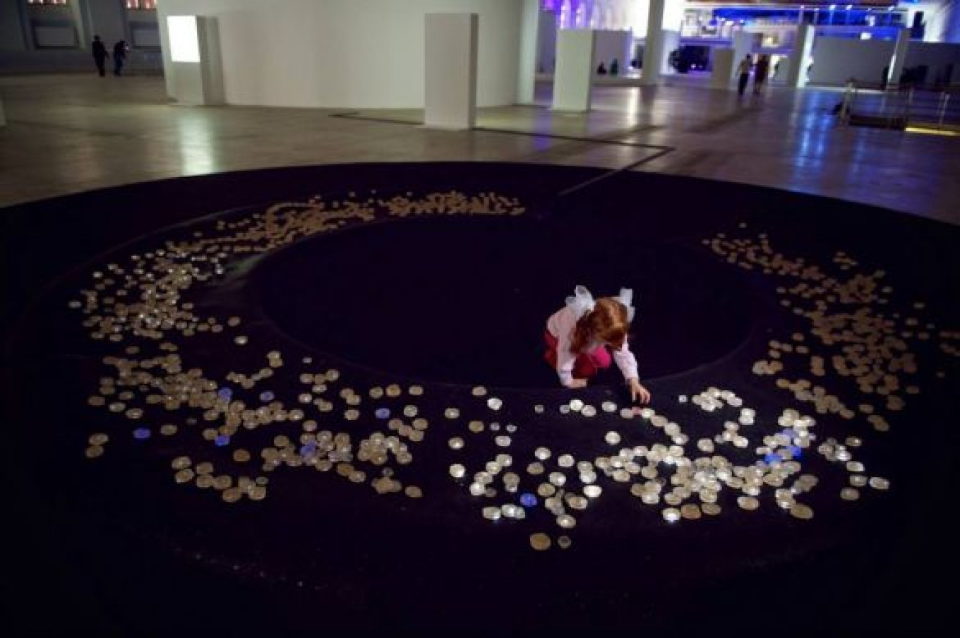 Hi-Tech Art Rolls Up to the Manege in a Hybrid