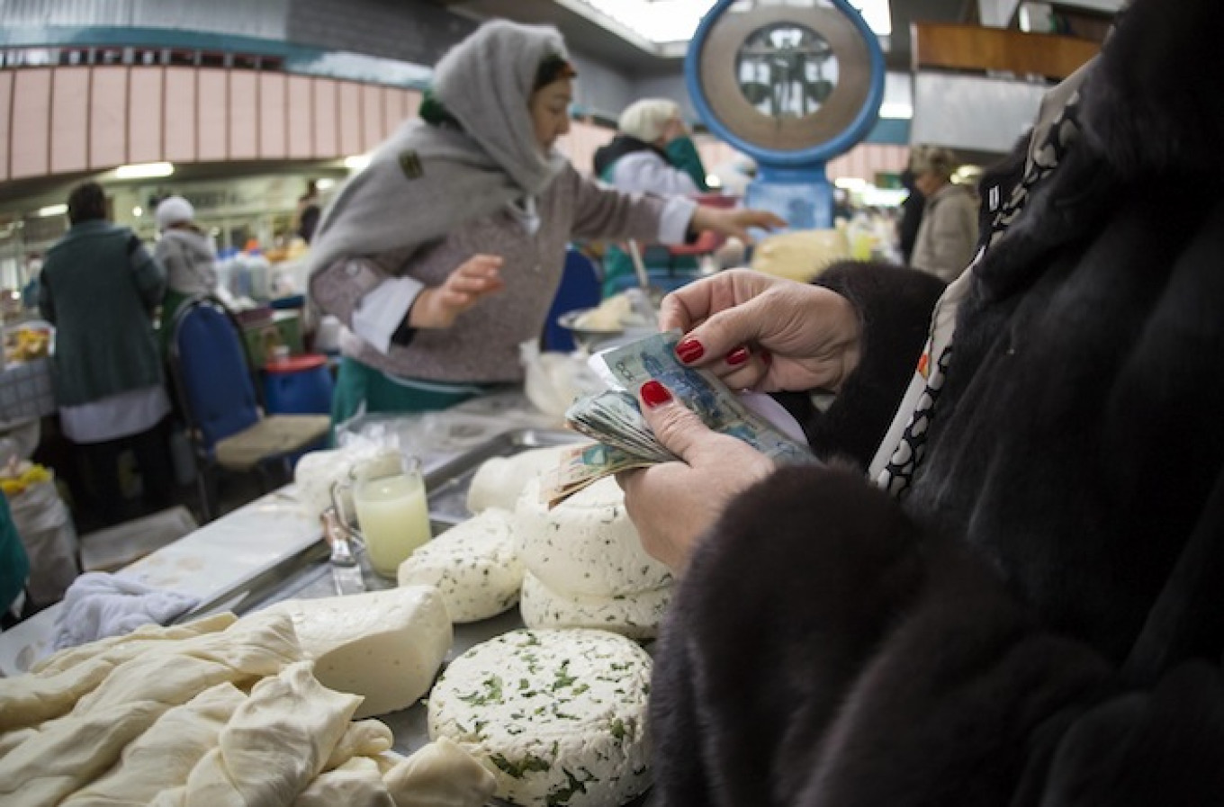 Russia's Ex-Soviet Neighbors Struggle to Contain Ruble Fallout