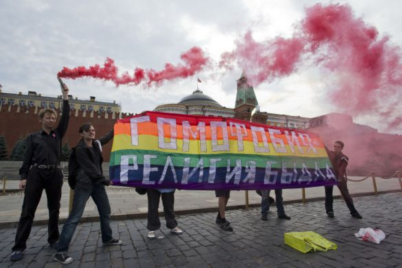 5 Detained in Anti-Homophobia Protest on Red Square