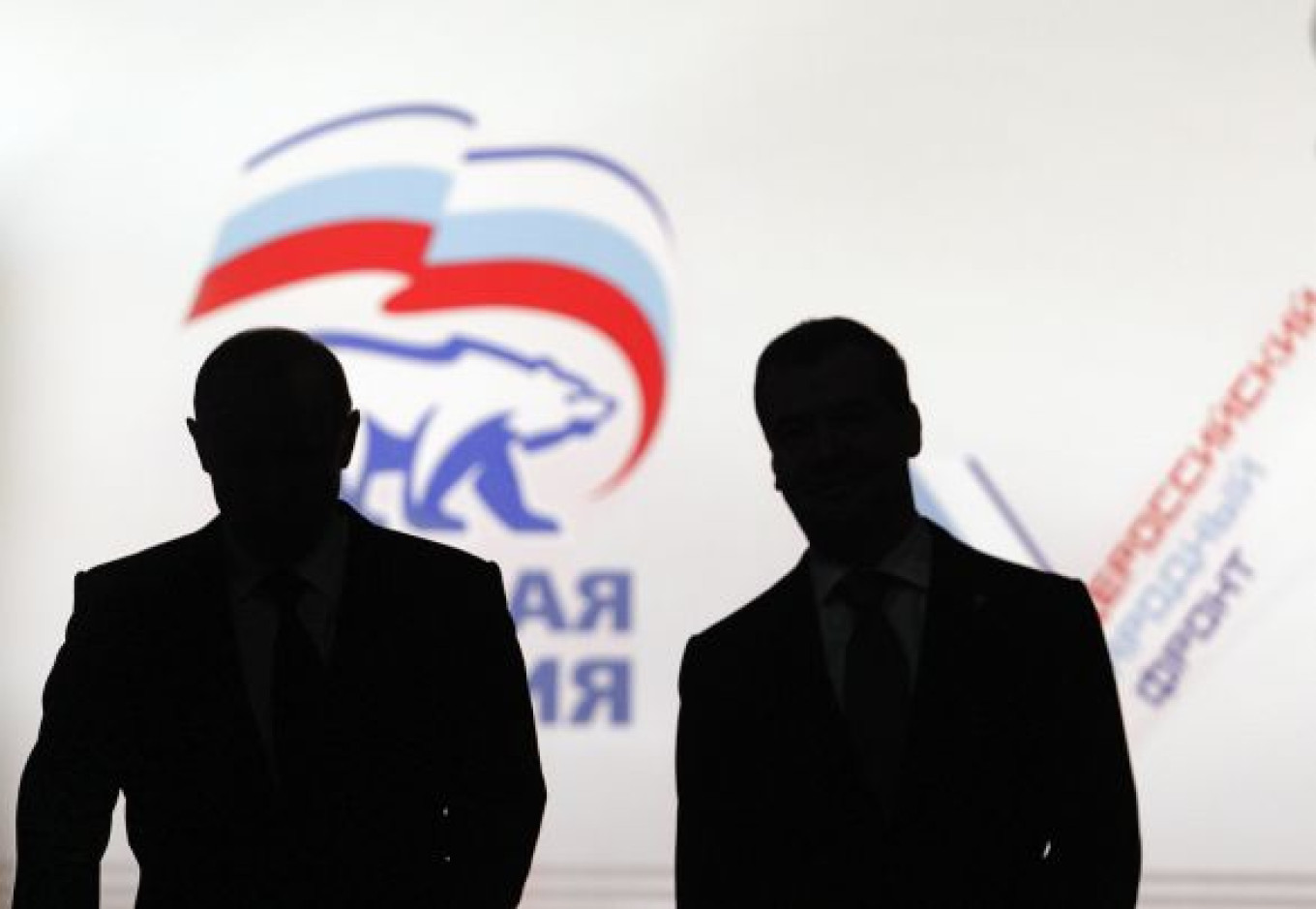 With a Hug, Putin Launches Kremlin Bid