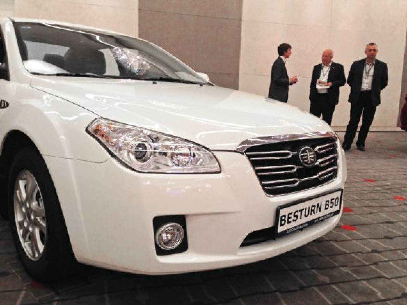Dealers Find Cars a Tough Sell to Crisis-Worried Russians