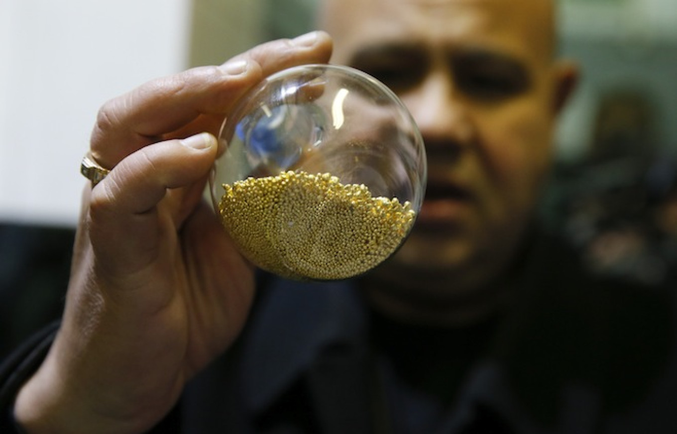 Russia's Central Bank Buys Up Domestic Gold Output as Sanctions Bite