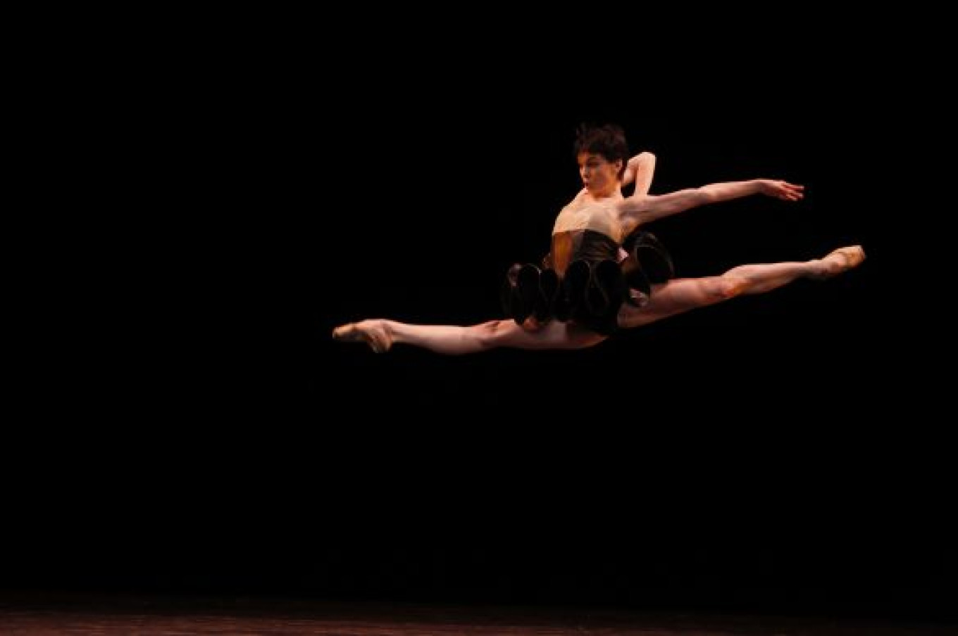 Bolshoi Stages New Modern Dance Show