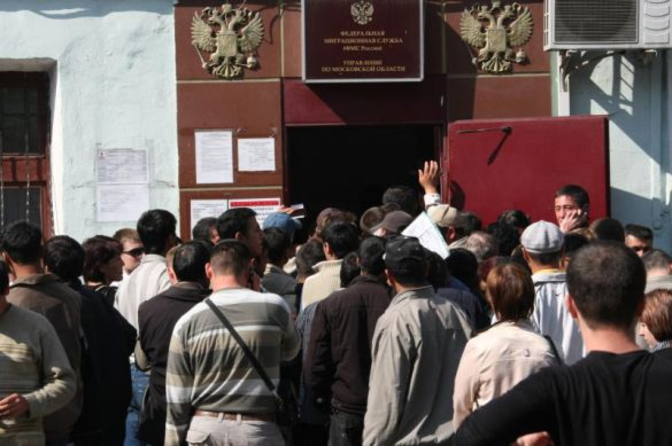 Government to Issue Temporary Residence Permits for 96,000 Foreigners