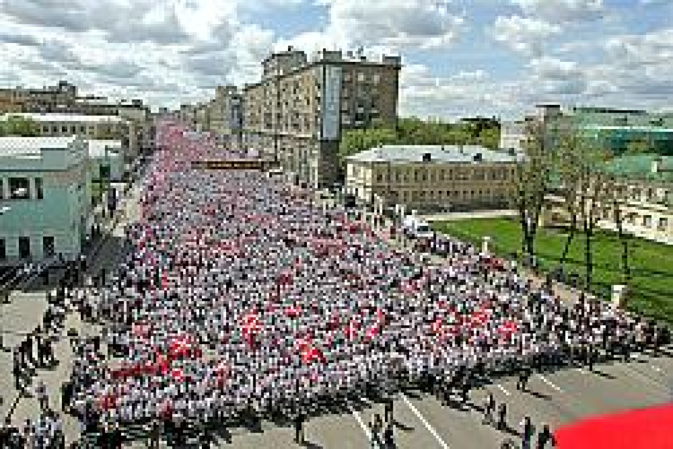 Nashi Supporters Pack Leninsky Prospekt