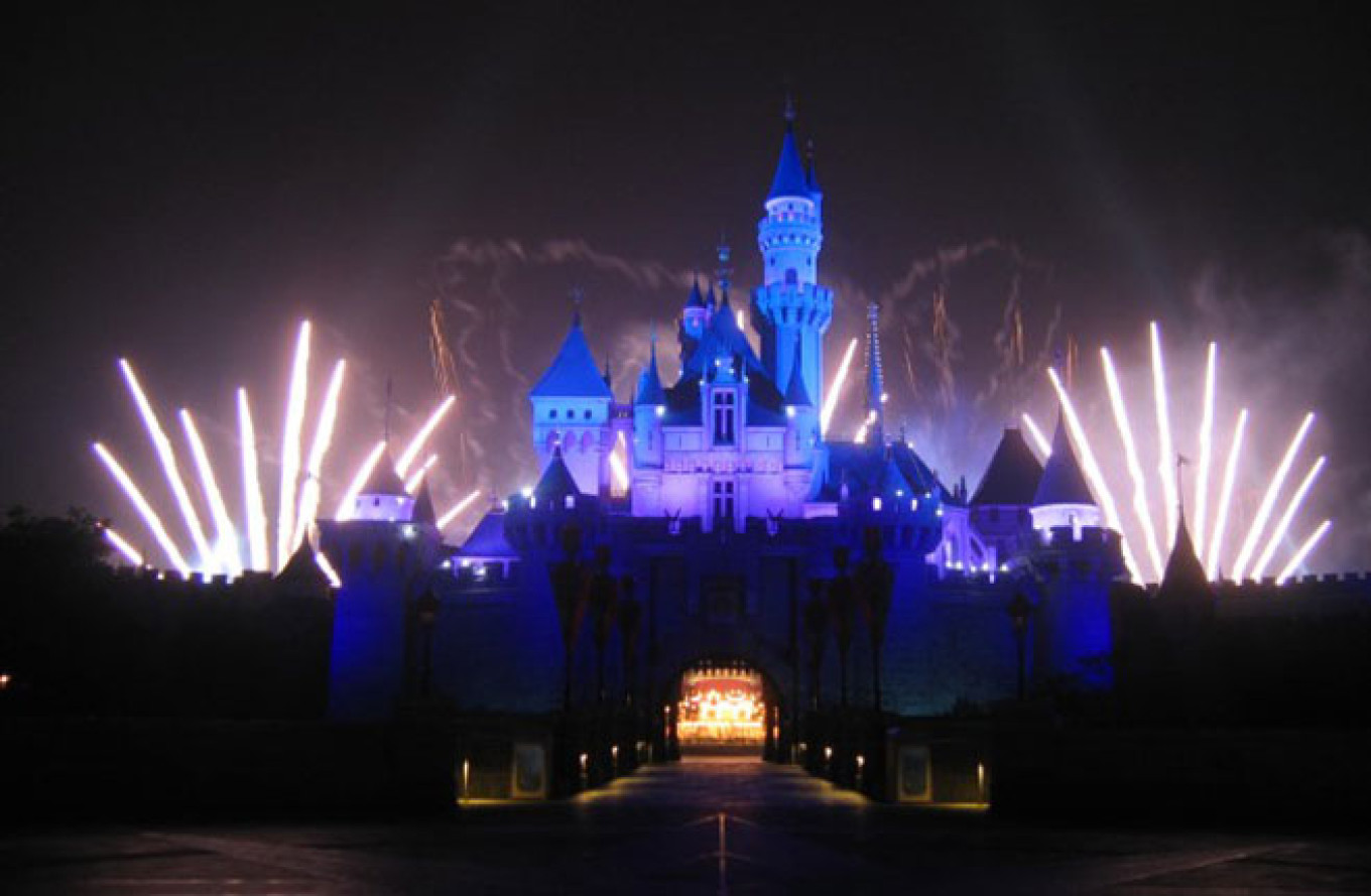 Putin Supports Construction of Russian 'Disneyland'