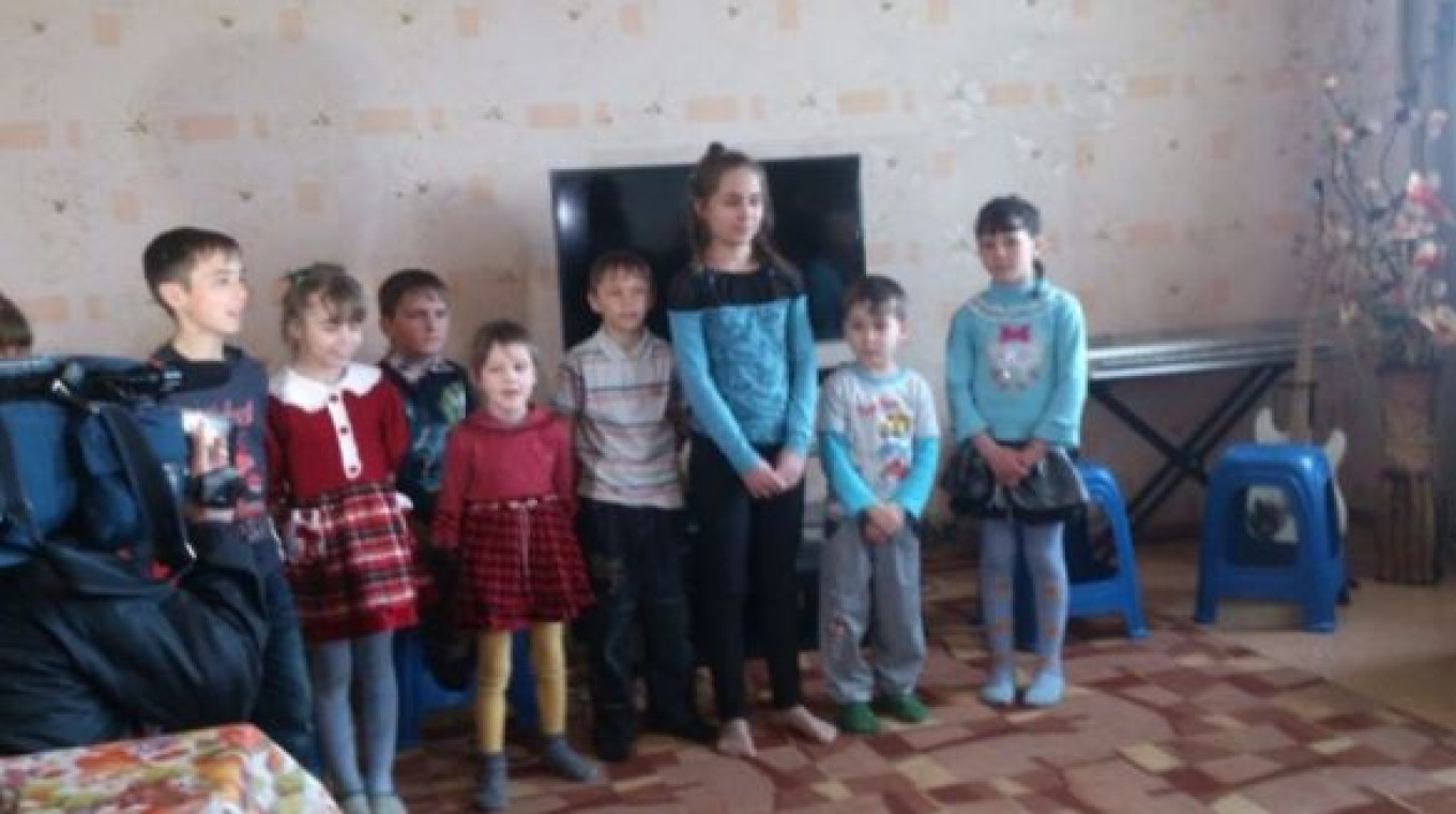 Thanks to Putin, Family With 15 Children Gets Bus