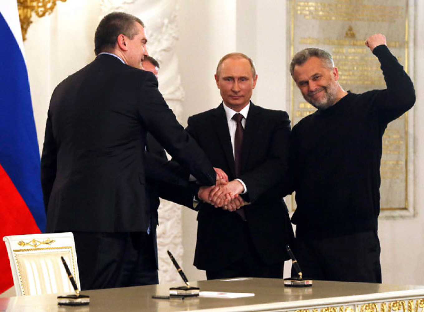 Putin, Showing Resolve, Signs Crimean Treaty