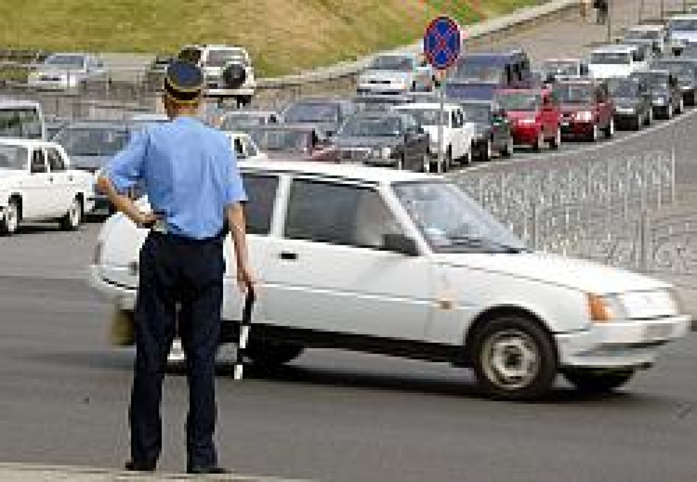 Ukrainian Traffic Police Officers Confused