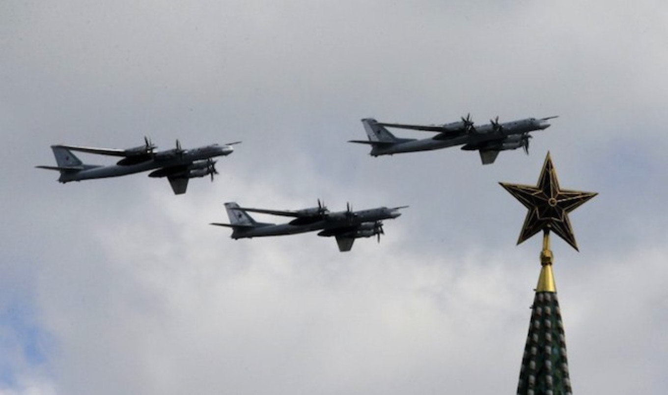 Putin's Tunnel Vision on Defense Sharpens Russia's Economic Crisis