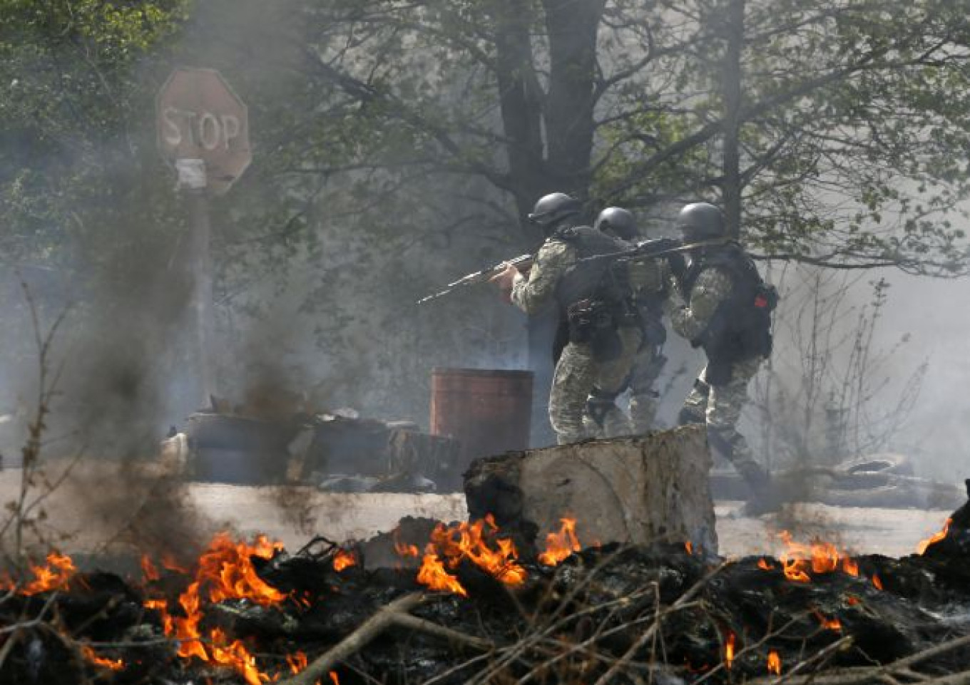 Ukraine Troops Take Checkpoint North of Slovyansk