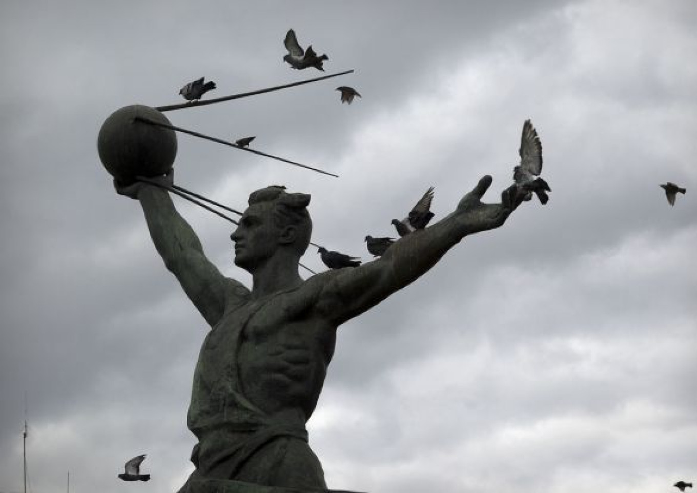 Rogozin Calls for Lunar Base