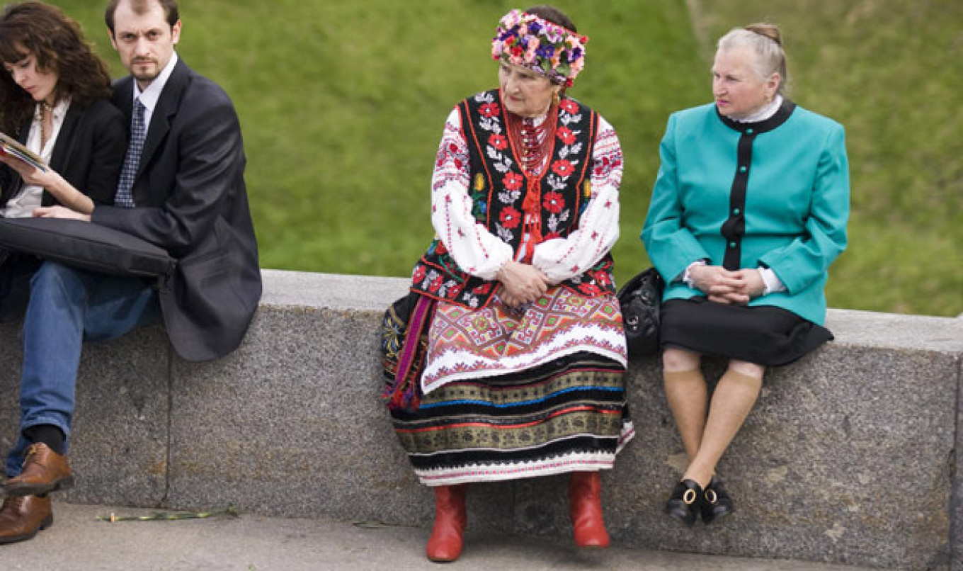 Finance Minister Says Russians Should Pay Part of Their Own Social Security