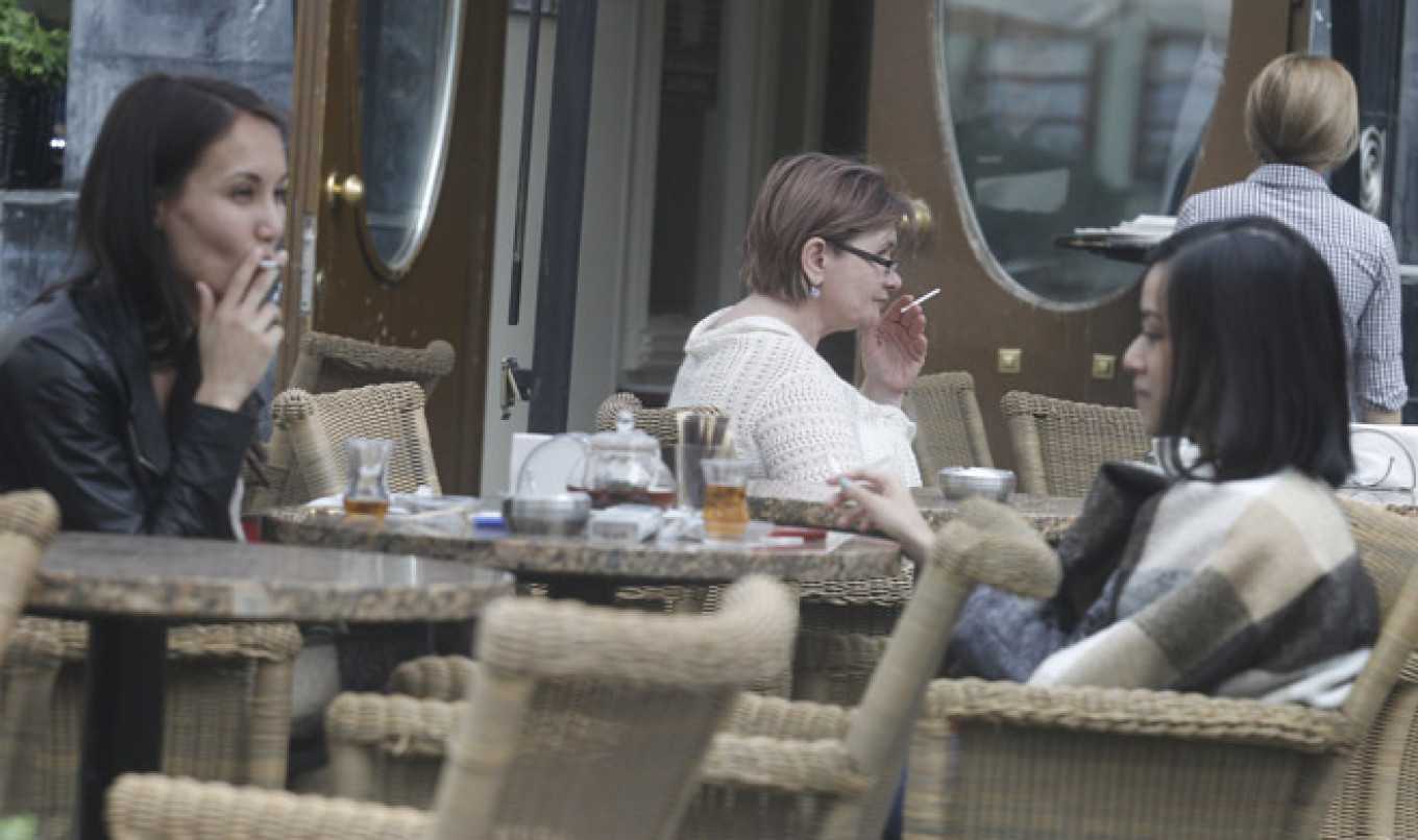 Smoking Ban Costs Russian Cafes 20% of Revenues, Report Says