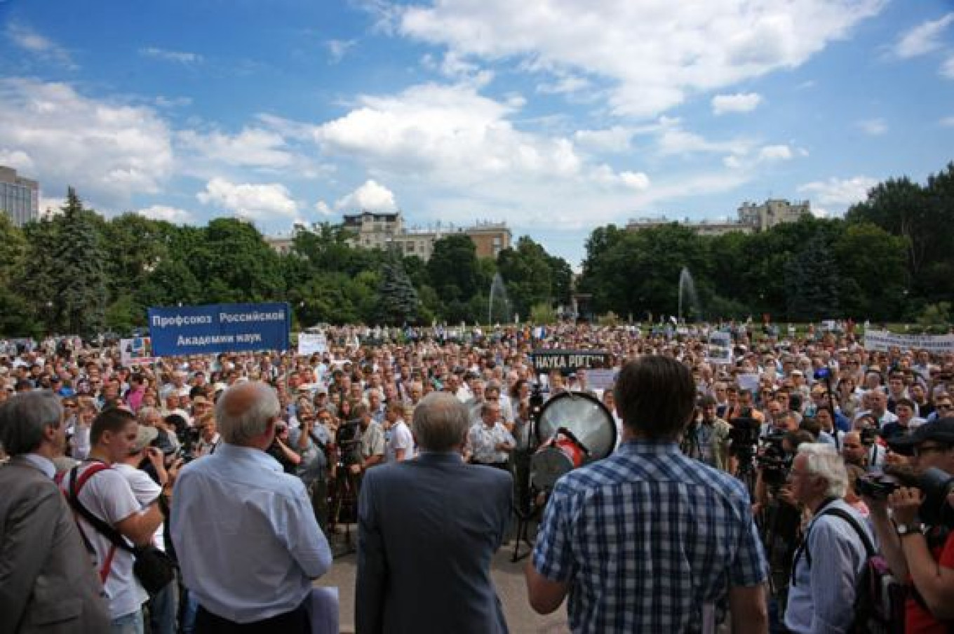 200 Scientists Protest Academy of Science Reforms in Vladivostock