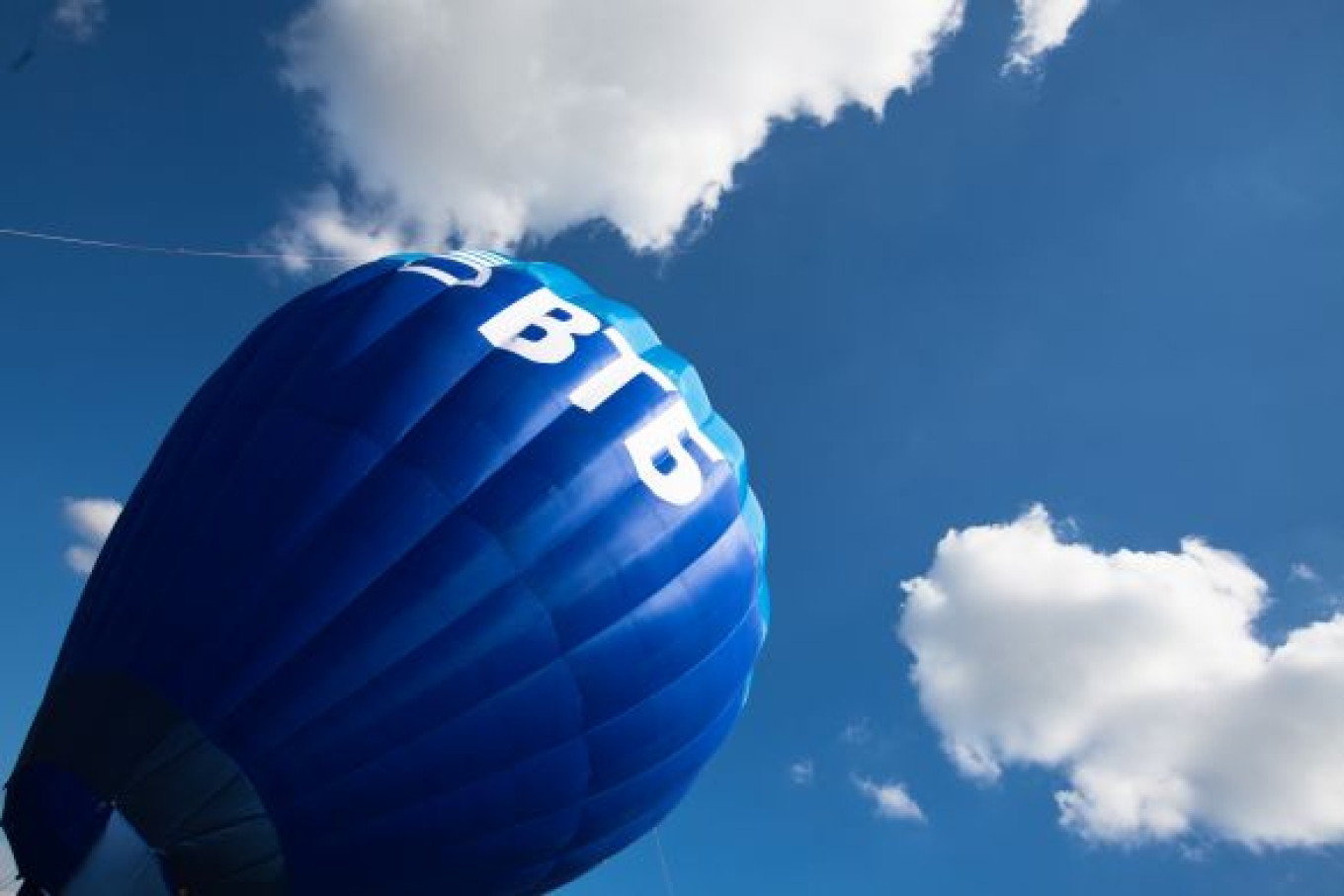 VTB 24 to Spend $385M on People's IPO Reversal