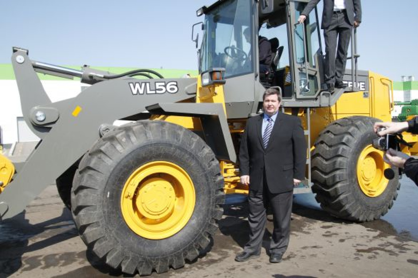 John Deere Takes On Chinese Rivals With New Loader