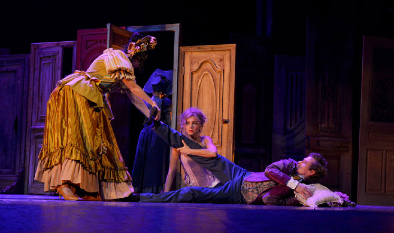 Wordless Version of 'Inspector General' a Must-See