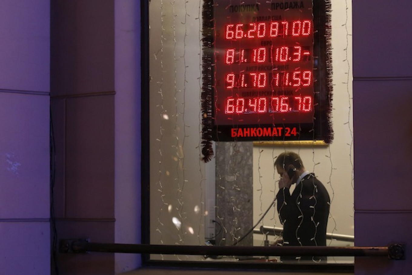 Ruble Strengthens Versus Dollar at Volatile Market Opening
