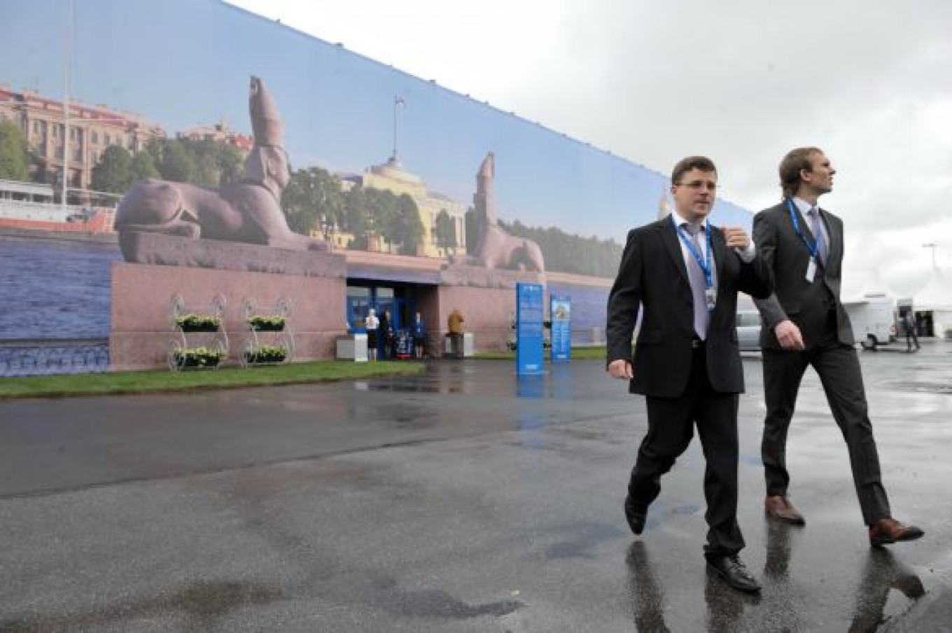 Investors Cheer Visa, WTO Progress